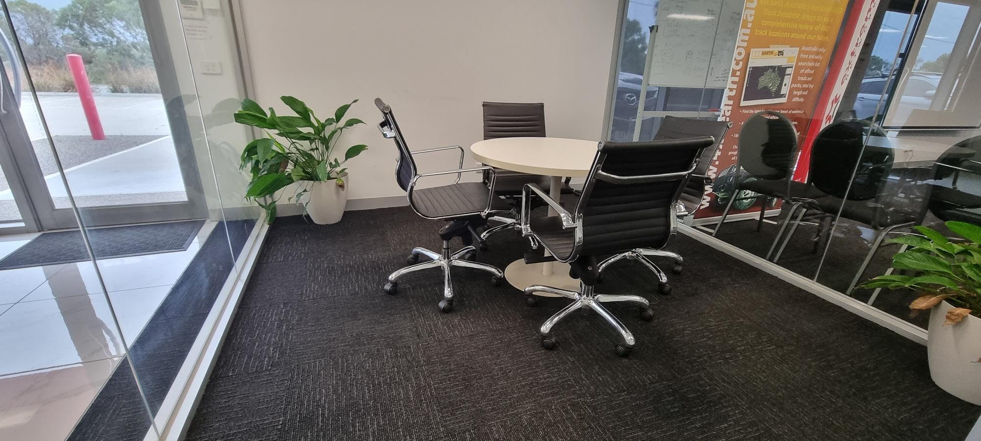 Meeting room at Extreme Building - Small Meeting Room - Spacely